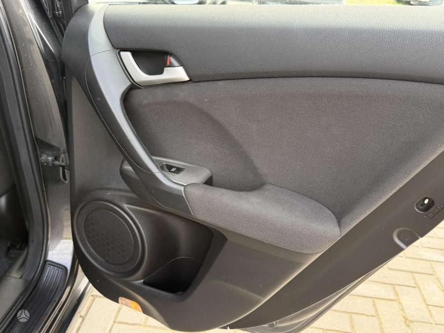 Pelēks Honda Accord 2009 Viļņa, ar dzinēja tilpumu 2.20 L un nobraukumu 363 tūkst. km par 1450 €, foto 24 vietnē AUTOMOTO.COM.LV