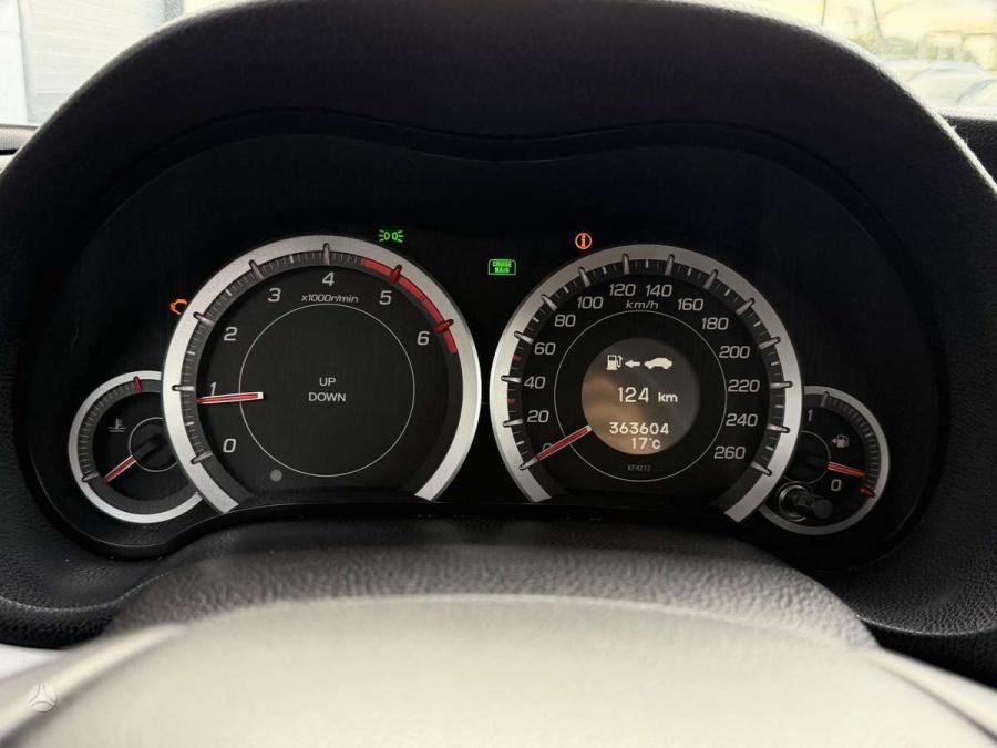 Pelēks Honda Accord 2009 Viļņa, ar dzinēja tilpumu 2.20 L un nobraukumu 363 tūkst. km par 1450 €, foto 26 vietnē AUTOMOTO.COM.LV
