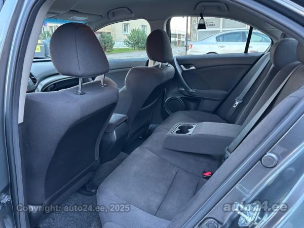 Grey Honda Accord 2010 in Tallinn, with an engine capacity of 2.00 L and mileage of 214 thousand km for 4990 €, photo 11 on AUTOMOTO.COM.LV