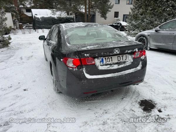 Grey Honda Accord 2010 in Tallinn, with an engine capacity of 2.20 L and mileage of 201 thousand km for 5900 €, photo 4 on AUTOMOTO.COM.LV