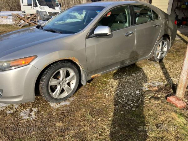 Grey Honda Accord 2010 in Rakvere, with an engine capacity of 2.00 L and mileage of 242 thousand km for 1499 €, photo 7 on AUTOMOTO.COM.LV