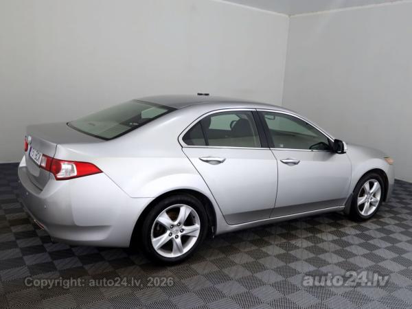 Grey Honda Accord 2010 in Tallinn, with an engine capacity of 2.00 L and mileage of 242 thousand km for 2499 €, photo 3 on AUTOMOTO.COM.LV
