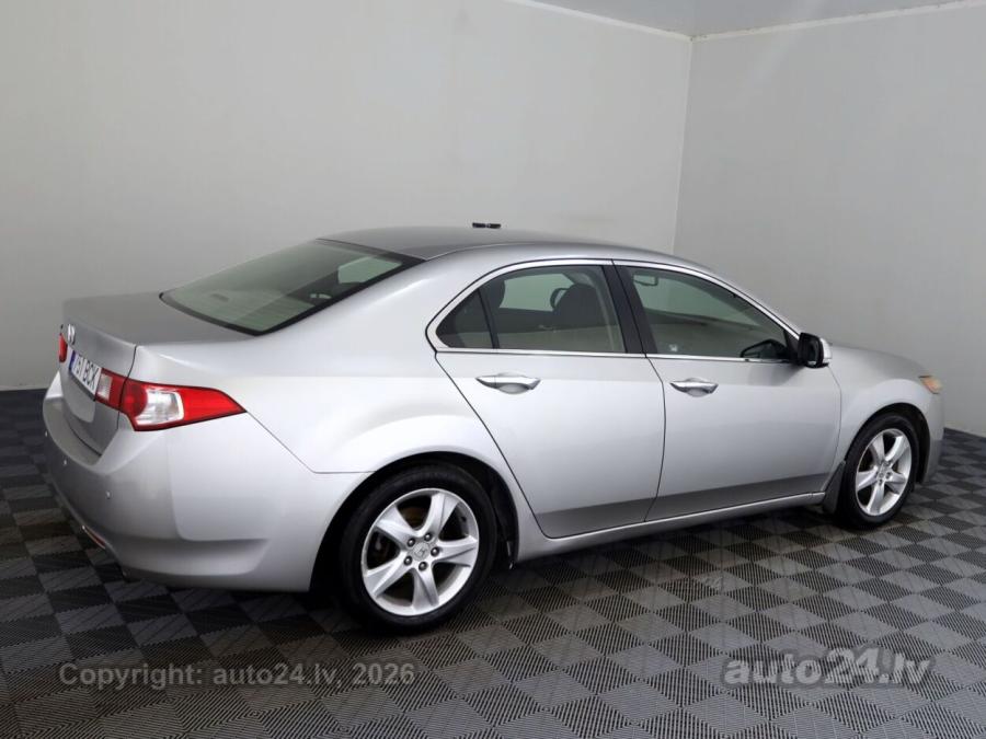 Pelēks Honda Accord 2010 Tallina, ar dzinēja tilpumu 2.00 L un nobraukumu 242 tūkst. km par 2499 €, foto 3 vietnē AUTOMOTO.COM.LV