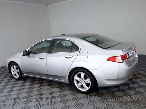 Grey Honda Accord 2010 in Tallinn, with an engine capacity of 2.00 L and mileage of 242 thousand km for 2499 €, photo 4 on AUTOMOTO.COM.LV