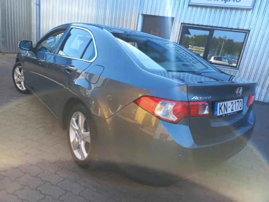 Pelēks Honda Accord 2010 Rīga, ar dzinēja tilpumu 2.20 L un nobraukumu 300 tūkst. km par 3990 €, foto 5 vietnē AUTOMOTO.COM.LV