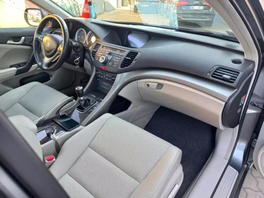 Pelēks Honda Accord 2010 Rīga, ar dzinēja tilpumu 2.20 L un nobraukumu 300 tūkst. km par 3990 €, foto 8 vietnē AUTOMOTO.COM.LV
