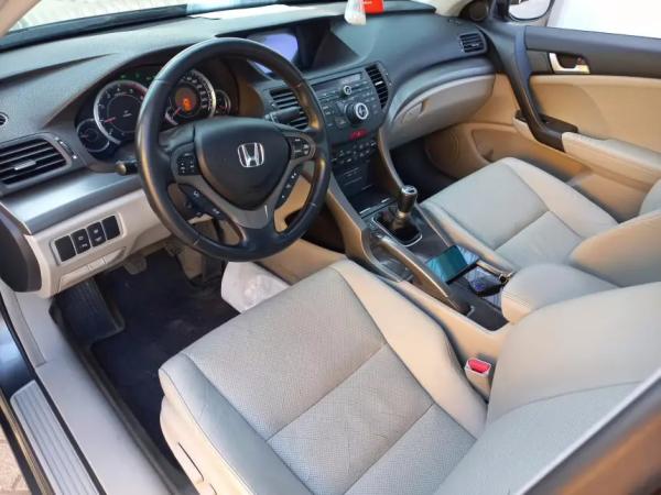 Grey Honda Accord 2010 in Riga, with an engine capacity of 2.20 L and mileage of 300 thousand km for 3990 €, photo 8 on AUTOMOTO.COM.LV