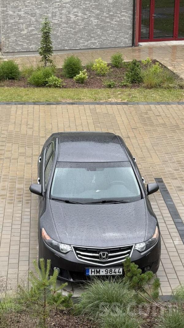 Pelēks Honda Accord 2010 Rīga, ar dzinēja tilpumu 2.00 L un nobraukumu 280 tūkst. km par 2800 €, foto 1 vietnē AUTOMOTO.COM.LV