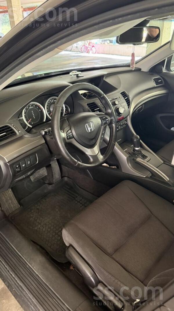 Pelēks Honda Accord 2010 Rīga, ar dzinēja tilpumu 2.00 L un nobraukumu 280 tūkst. km par 2800 €, foto 5 vietnē AUTOMOTO.COM.LV