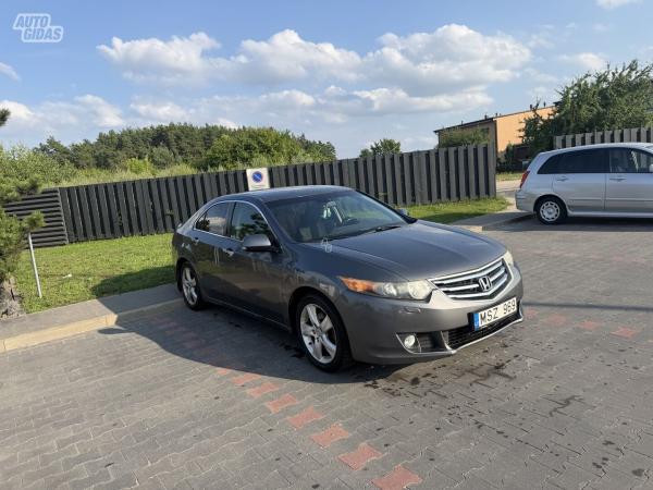 Grey Honda Accord 2010 in Vilnius, with an engine capacity of 2.00 L and mileage of 281 thousand km for 2800 €, photo 1 on AUTOMOTO.COM.LV
