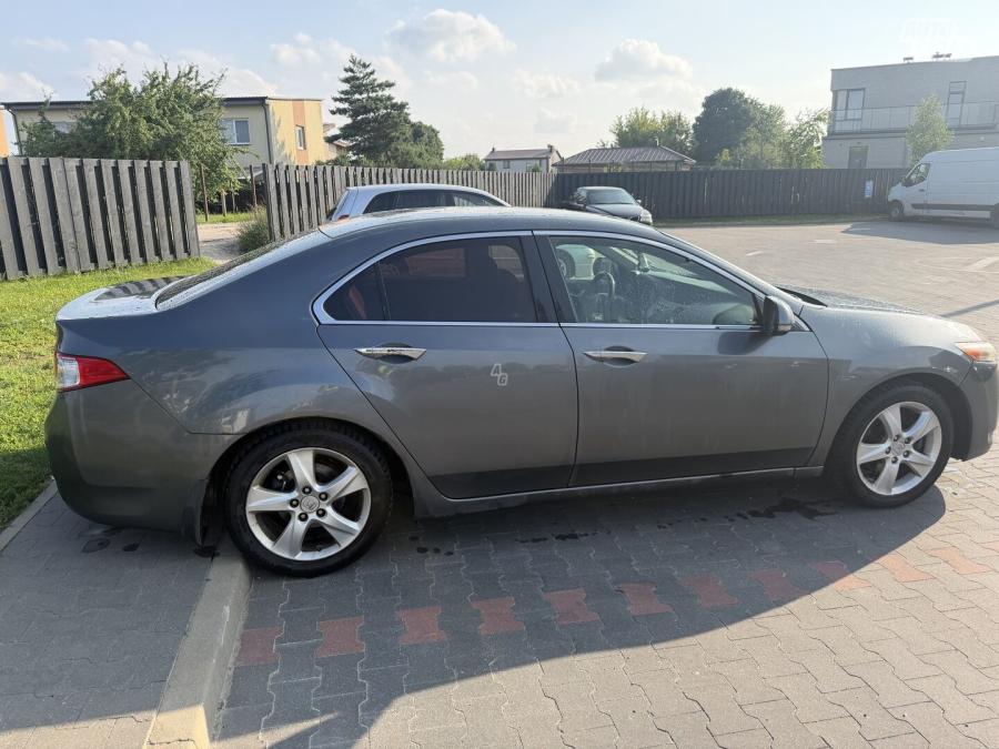 Grey Honda Accord 2010 in Vilnius, with an engine capacity of 2.00 L and mileage of 281 thousand km for 2800 €, photo 4 on AUTOMOTO.COM.LV