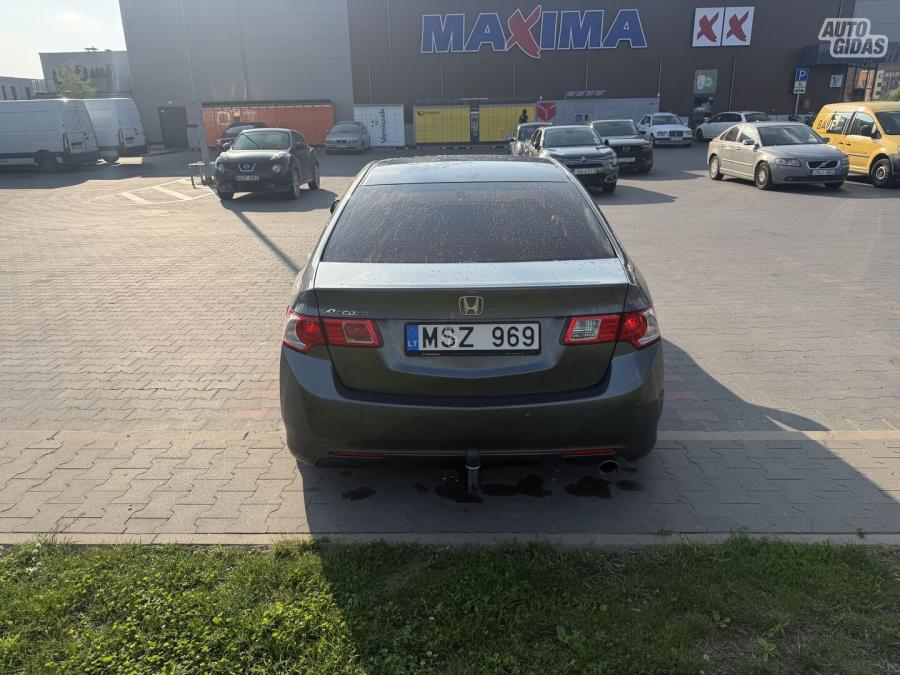 Grey Honda Accord 2010 in Vilnius, with an engine capacity of 2.00 L and mileage of 281 thousand km for 2800 €, photo 5 on AUTOMOTO.COM.LV