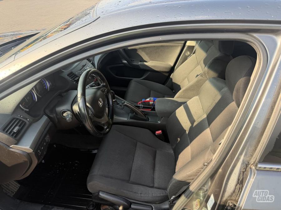 Grey Honda Accord 2010 in Vilnius, with an engine capacity of 2.00 L and mileage of 281 thousand km for 2800 €, photo 7 on AUTOMOTO.COM.LV