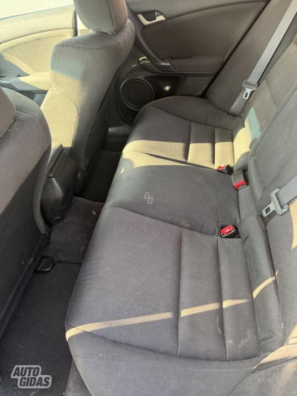 Grey Honda Accord 2010 in Vilnius, with an engine capacity of 2.00 L and mileage of 281 thousand km for 2800 €, photo 7 on AUTOMOTO.COM.LV