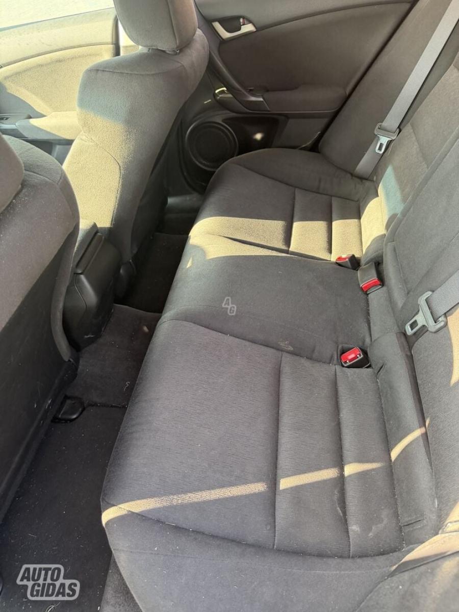 Grey Honda Accord 2010 in Vilnius, with an engine capacity of 2.00 L and mileage of 281 thousand km for 2800 €, photo 8 on AUTOMOTO.COM.LV