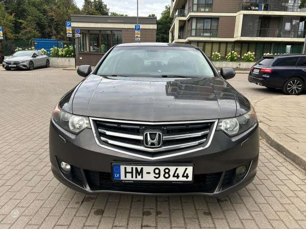 Grey Honda Accord 2010 in Vilnius, with an engine capacity of 2.00 L and mileage of 262 thousand km for 3900 €, photo 2 on AUTOMOTO.COM.LV