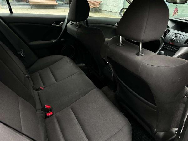 Grey Honda Accord 2010 in Vilnius, with an engine capacity of 2.00 L and mileage of 262 thousand km for 3900 €, photo 10 on AUTOMOTO.COM.LV