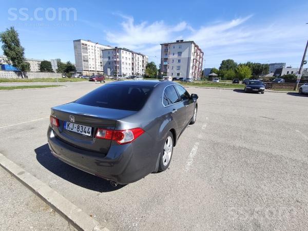 Grey Honda Accord 2010 in Riga, with an engine capacity of 2.00 L and mileage of 280 thousand km for 2150 €, photo 4 on AUTOMOTO.COM.LV