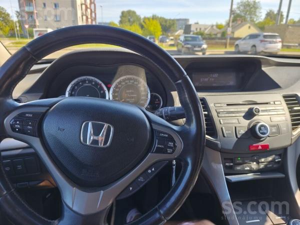 Grey Honda Accord 2010 in Riga, with an engine capacity of 2.00 L and mileage of 280 thousand km for 2150 €, photo 5 on AUTOMOTO.COM.LV