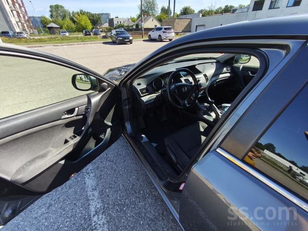 Grey Honda Accord 2010 in Riga, with an engine capacity of 2.00 L and mileage of 280 thousand km for 2150 €, photo 1 on AUTOMOTO.COM.LV