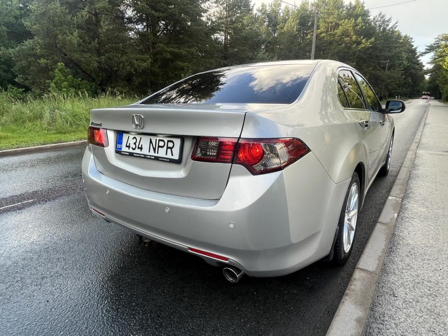 Pelēks Honda Accord 2010 Tallina, ar dzinēja tilpumu 2.00 L un nobraukumu 255 tūkst. km par 2690 €, foto 13 vietnē AUTOMOTO.COM.LV