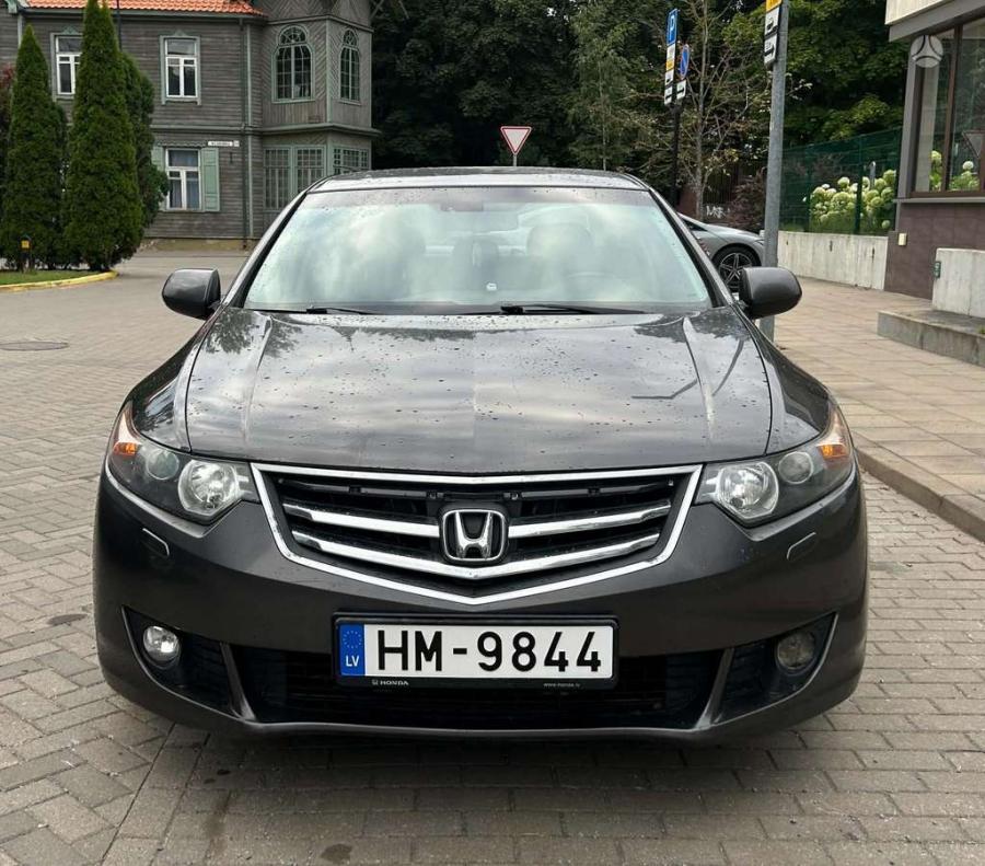 Pelēks Honda Accord 2010 Viļņa, ar dzinēja tilpumu 2.00 L un nobraukumu 269 tūkst. km par 4300 €, foto 3 vietnē AUTOMOTO.COM.LV