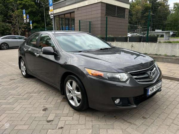 Grey Honda Accord 2010 in Vilnius, with an engine capacity of 2.00 L and mileage of 269 thousand km for 4300 €, photo 4 on AUTOMOTO.COM.LV