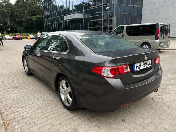 Grey Honda Accord 2010 in Vilnius, with an engine capacity of 2.00 L and mileage of 269 thousand km for 4300 €, photo 8 on AUTOMOTO.COM.LV