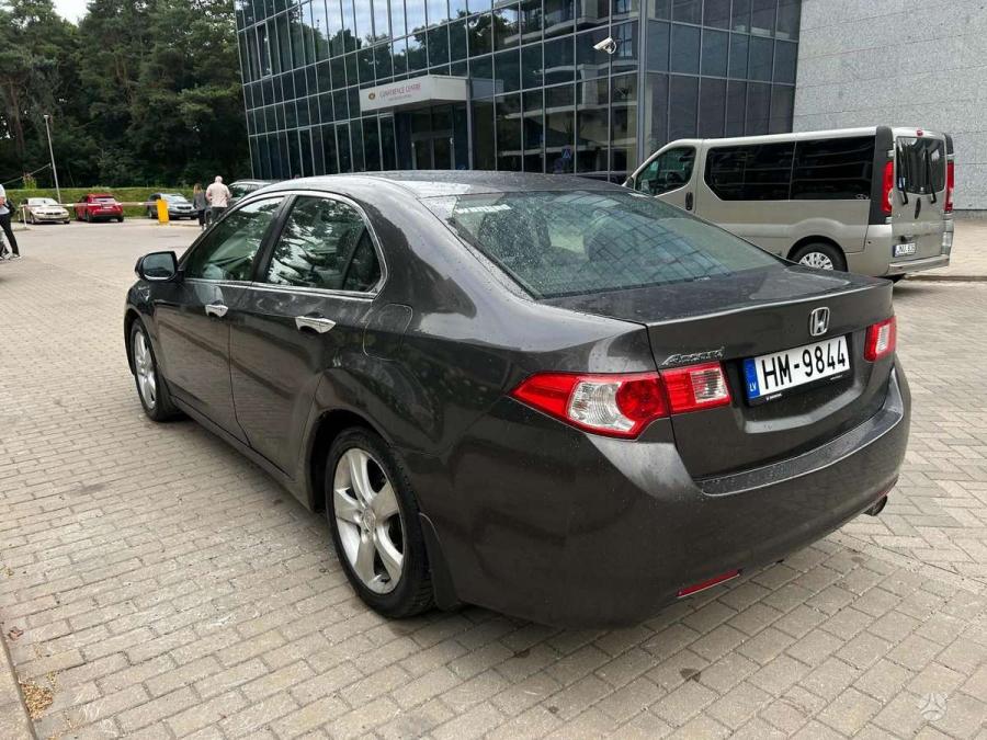 Pelēks Honda Accord 2010 Viļņa, ar dzinēja tilpumu 2.00 L un nobraukumu 269 tūkst. km par 4300 €, foto 8 vietnē AUTOMOTO.COM.LV