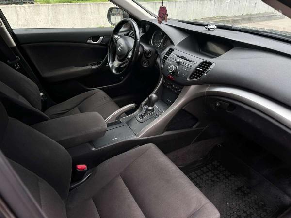 Grey Honda Accord 2010 in Vilnius, with an engine capacity of 2.00 L and mileage of 269 thousand km for 4300 €, photo 10 on AUTOMOTO.COM.LV