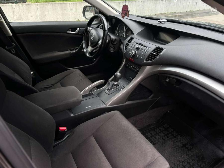 Pelēks Honda Accord 2010 Viļņa, ar dzinēja tilpumu 2.00 L un nobraukumu 269 tūkst. km par 4300 €, foto 10 vietnē AUTOMOTO.COM.LV