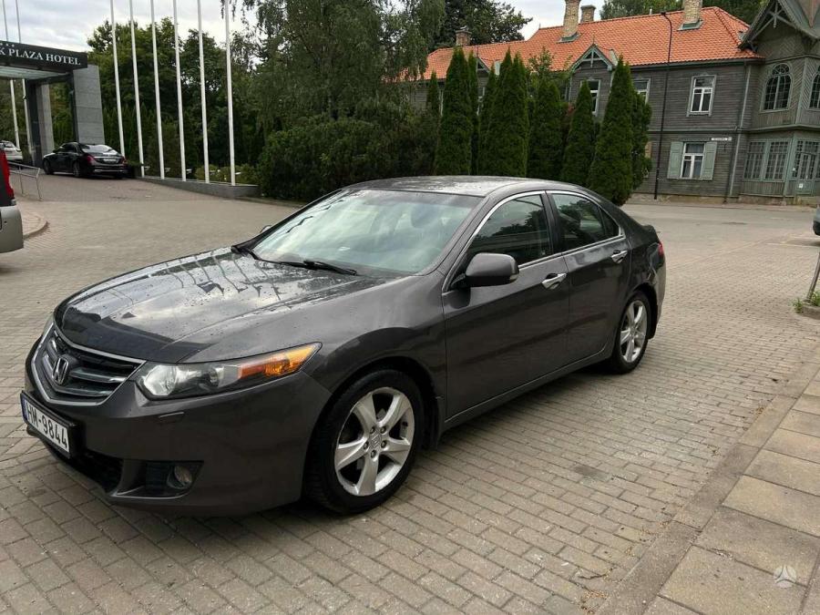 Grey Honda Accord 2010 in Vilnius, with an engine capacity of 2.00 L and mileage of 279 thousand km for 4300 €, photo 1 on AUTOMOTO.COM.LV