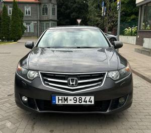 Grey Honda Accord 2010 in Vilnius, with an engine capacity of 2.00 L and mileage of 279 thousand km for 4300 €, photo 3 on AUTOMOTO.COM.LV