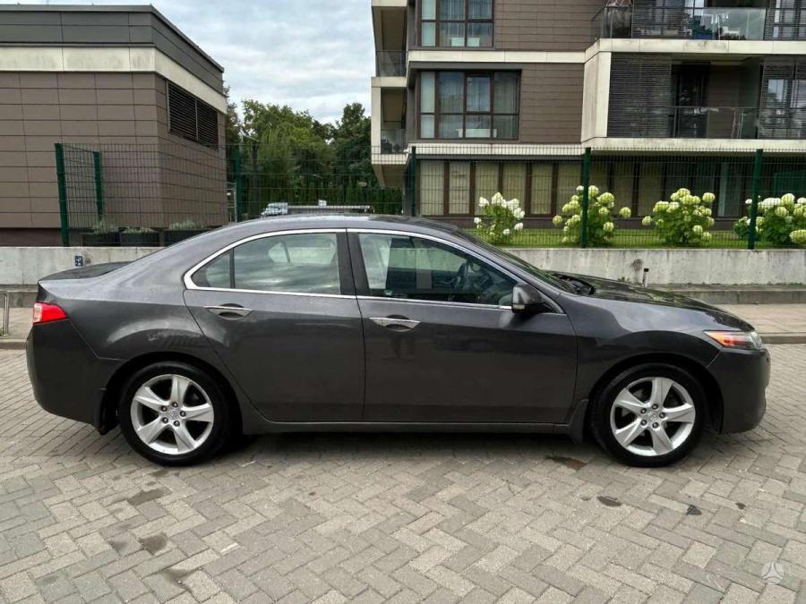 Grey Honda Accord 2010 in Vilnius, with an engine capacity of 2.00 L and mileage of 279 thousand km for 4300 €, photo 5 on AUTOMOTO.COM.LV