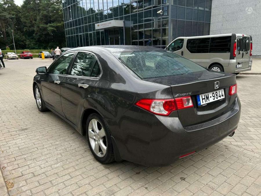 Grey Honda Accord 2010 in Vilnius, with an engine capacity of 2.00 L and mileage of 279 thousand km for 4300 €, photo 8 on AUTOMOTO.COM.LV