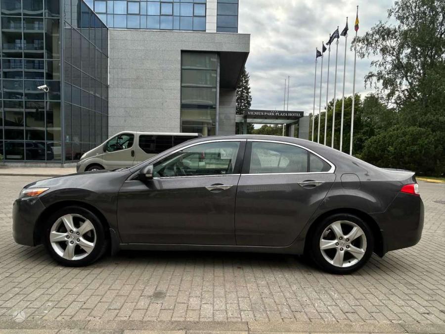 Grey Honda Accord 2010 in Vilnius, with an engine capacity of 2.00 L and mileage of 279 thousand km for 4300 €, photo 9 on AUTOMOTO.COM.LV