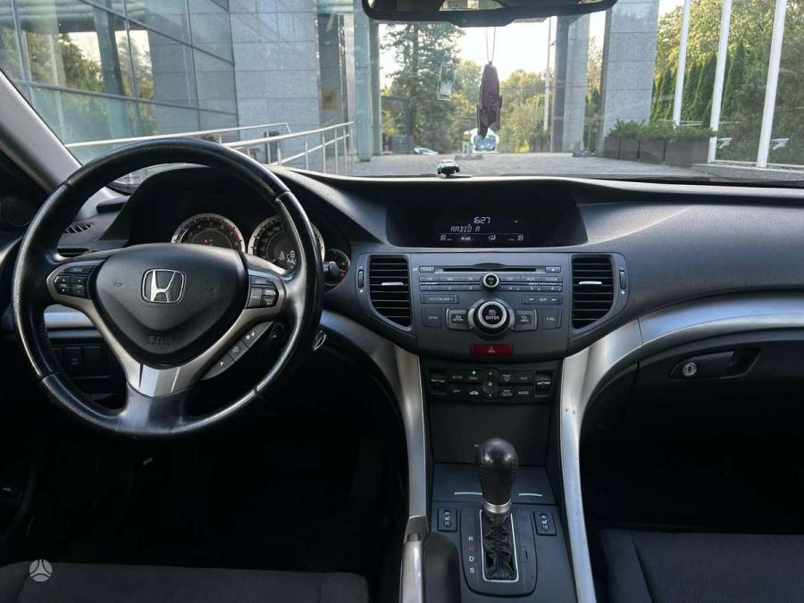 Grey Honda Accord 2010 in Vilnius, with an engine capacity of 2.00 L and mileage of 279 thousand km for 4300 €, photo 12 on AUTOMOTO.COM.LV
