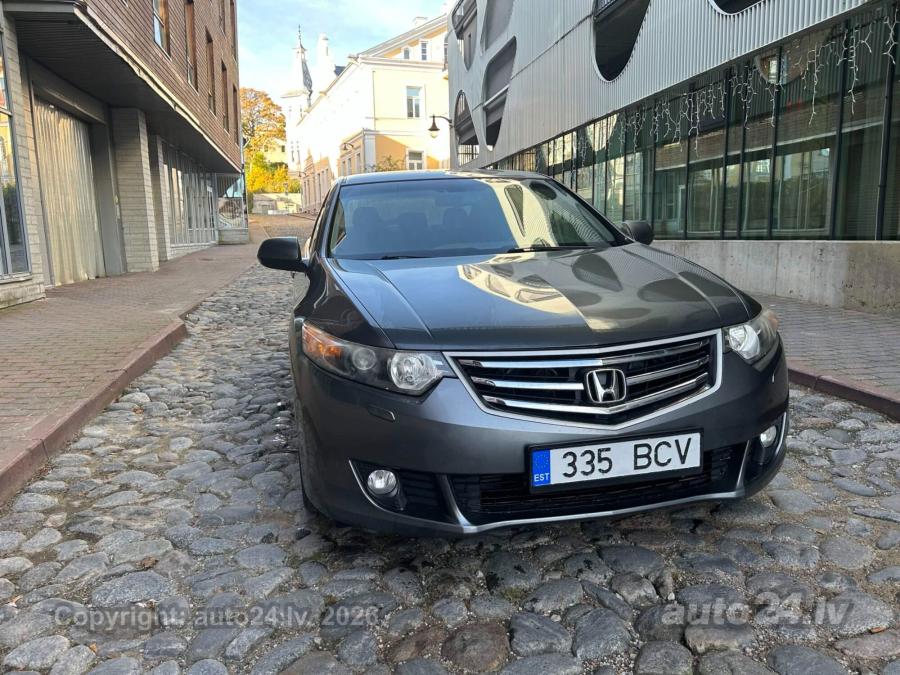 Grey Honda Accord 2010 in Rakvere, with an engine capacity of 2.00 L and mileage of 277 thousand km for 3300 €, photo 6 on AUTOMOTO.COM.LV