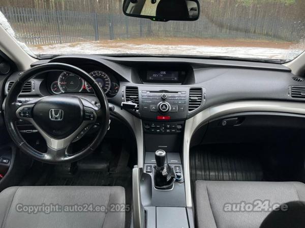 Grey Honda Accord 2011 in Tallinn, with an engine capacity of 2.20 L and mileage of 377 thousand km for 2999 €, photo 11 on AUTOMOTO.COM.LV