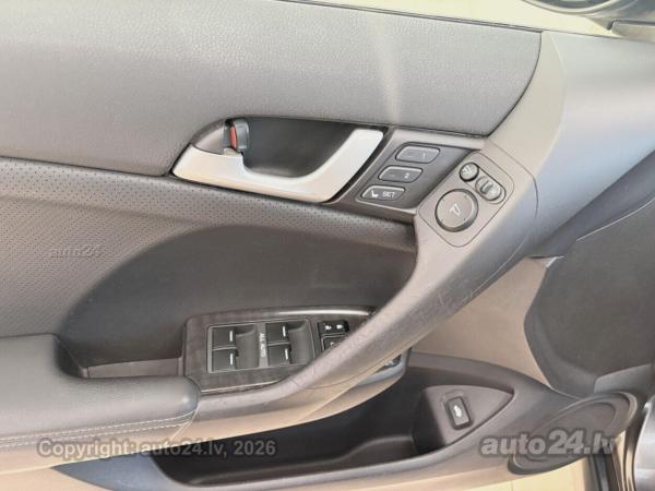 Pelēks Honda Accord 2011 Viljandi, ar dzinēja tilpumu 2.40 L un nobraukumu 203 tūkst. km par 6900 €, foto 11 vietnē AUTOMOTO.COM.LV