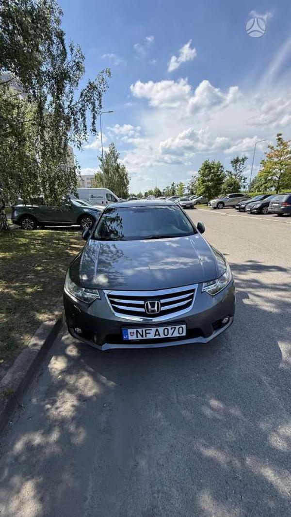 Grey Honda Accord 2011 in Vilnius, with an engine capacity of 2.35 L and mileage of 223 thousand km for 4700 €, photo 1 on AUTOMOTO.COM.LV
