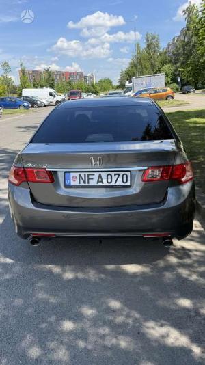 Grey Honda Accord 2011 in Vilnius, with an engine capacity of 2.35 L and mileage of 223 thousand km for 4700 €, photo 3 on AUTOMOTO.COM.LV