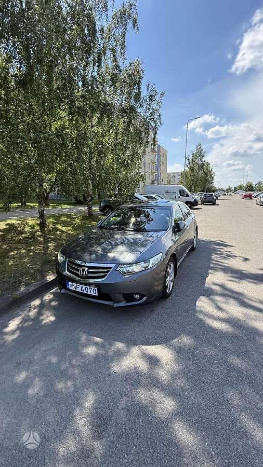 Grey Honda Accord 2011 in Vilnius, with an engine capacity of 2.35 L and mileage of 223 thousand km for 4700 €, photo 4 on AUTOMOTO.COM.LV