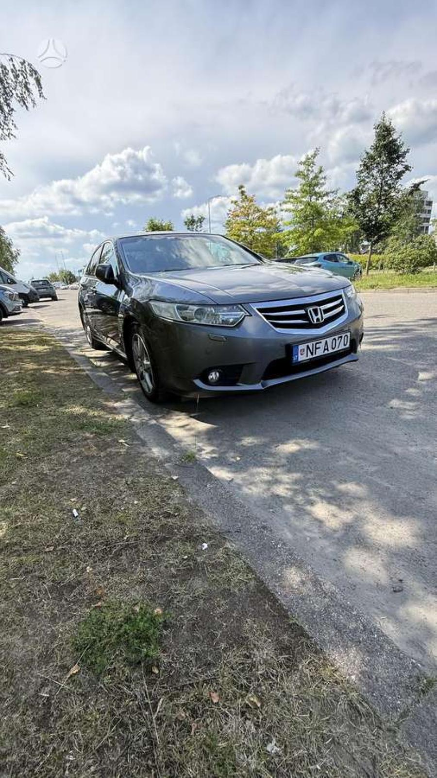 Grey Honda Accord 2011 in Vilnius, with an engine capacity of 2.35 L and mileage of 223 thousand km for 4700 €, photo 6 on AUTOMOTO.COM.LV