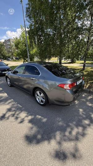 Grey Honda Accord 2011 in Vilnius, with an engine capacity of 2.35 L and mileage of 223 thousand km for 4700 €, photo 7 on AUTOMOTO.COM.LV