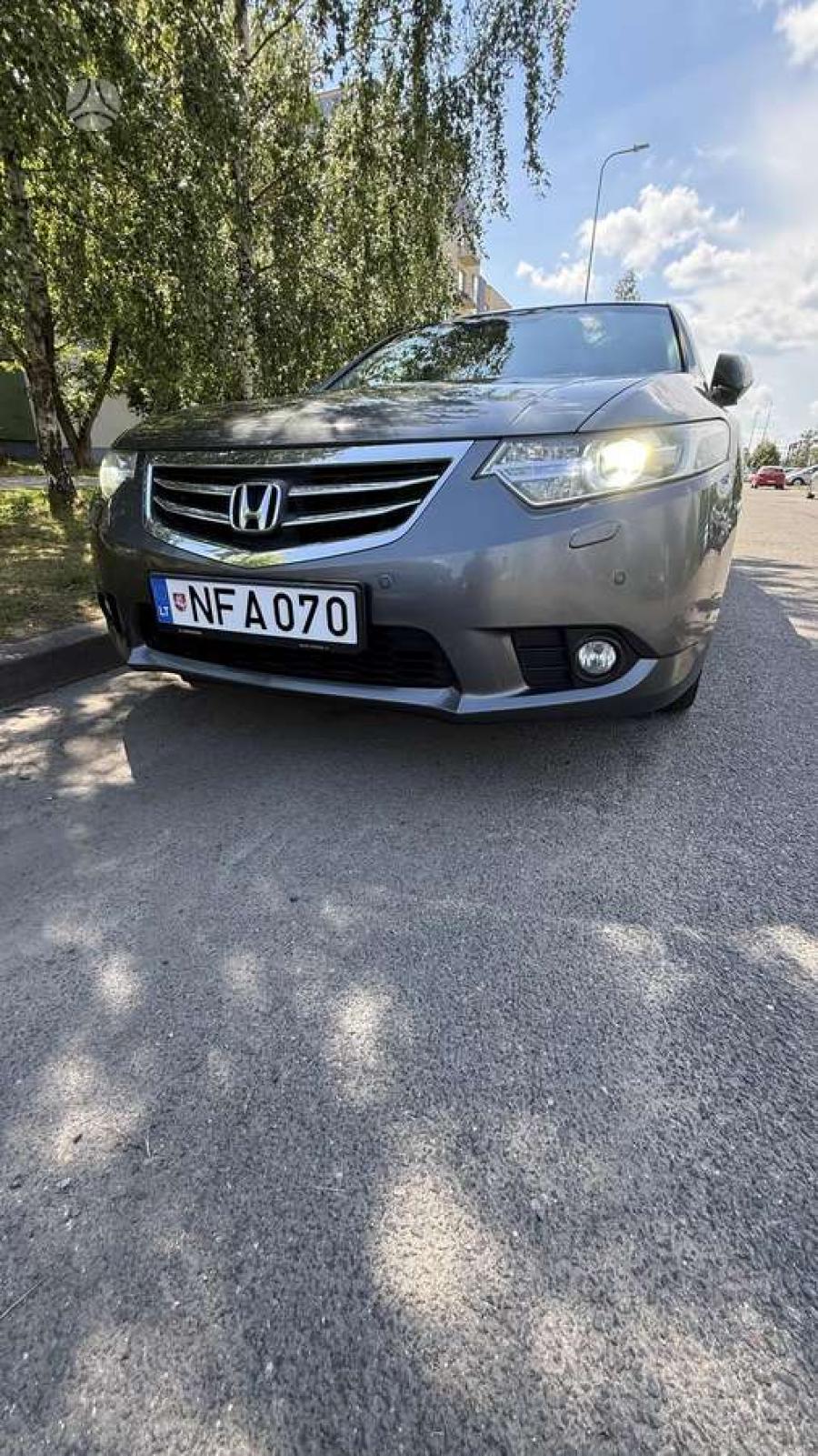 Grey Honda Accord 2011 in Vilnius, with an engine capacity of 2.35 L and mileage of 223 thousand km for 4700 €, photo 9 on AUTOMOTO.COM.LV