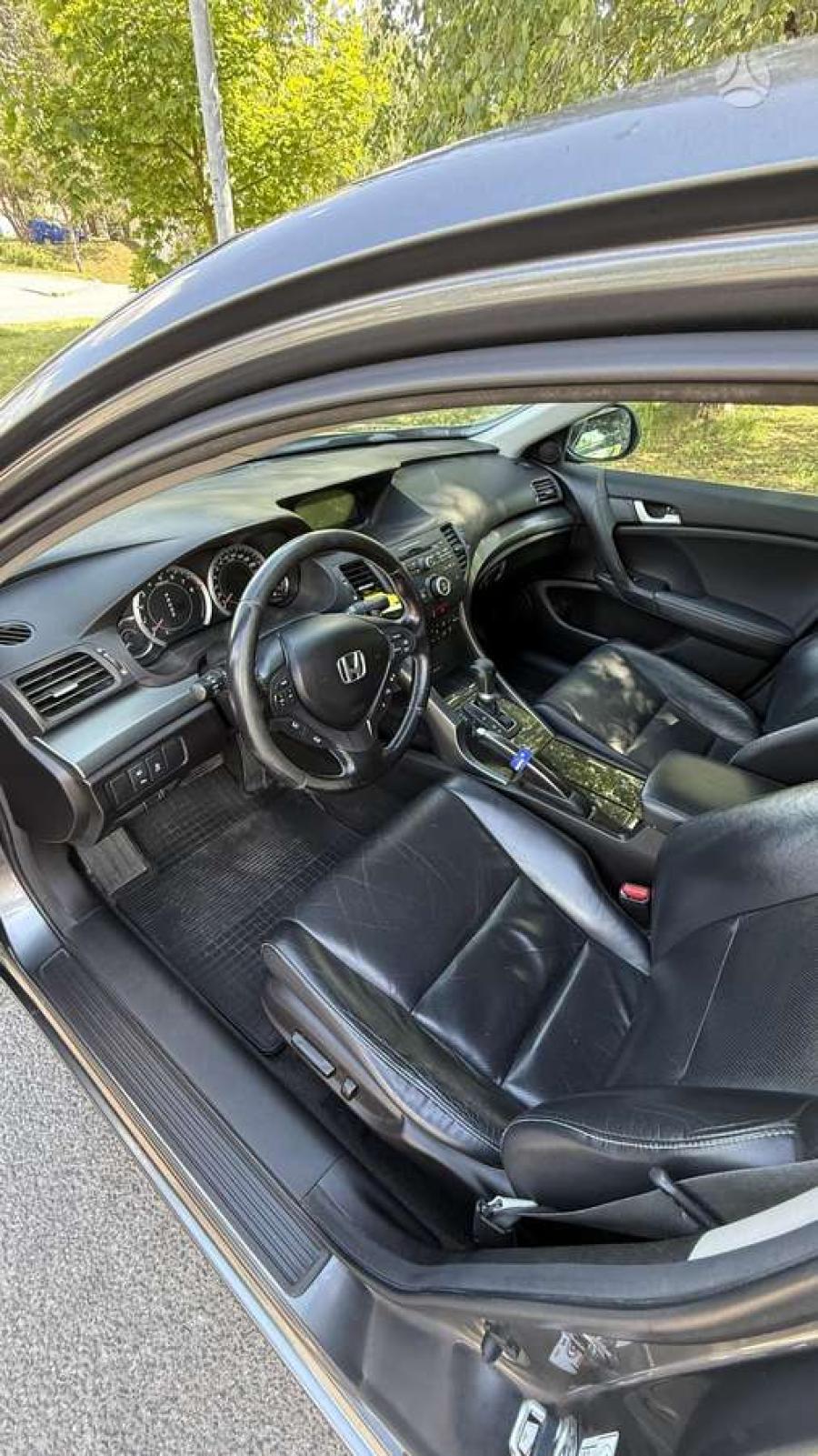 Grey Honda Accord 2011 in Vilnius, with an engine capacity of 2.35 L and mileage of 223 thousand km for 4700 €, photo 10 on AUTOMOTO.COM.LV