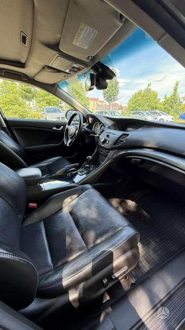 Grey Honda Accord 2011 in Vilnius, with an engine capacity of 2.35 L and mileage of 223 thousand km for 4700 €, photo 10 on AUTOMOTO.COM.LV