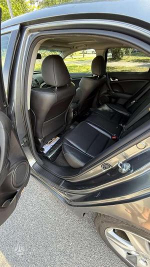 Grey Honda Accord 2011 in Vilnius, with an engine capacity of 2.35 L and mileage of 223 thousand km for 4700 €, photo 12 on AUTOMOTO.COM.LV