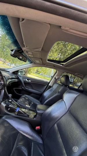 Grey Honda Accord 2011 in Vilnius, with an engine capacity of 2.35 L and mileage of 223 thousand km for 4700 €, photo 14 on AUTOMOTO.COM.LV